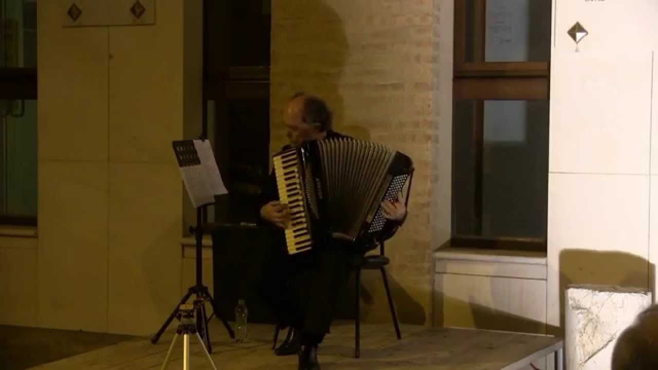 Angelo Tucci concerto di fisarmonica Bucchianico 9 8 2014 HD - YouTube