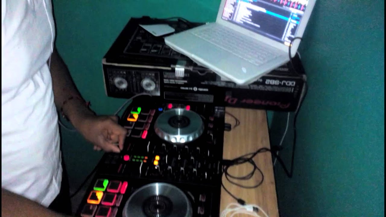 Dj Puma Mixing Live Pioneer DDJ SB2 - YouTube