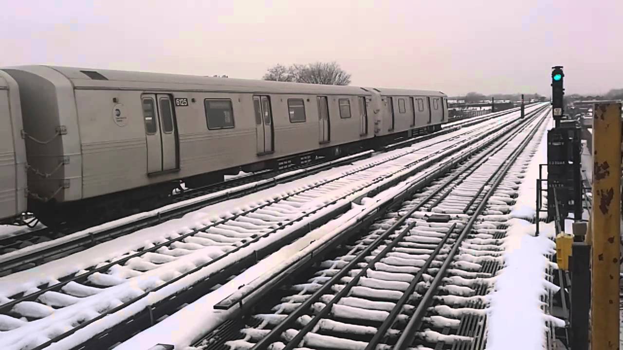 R46 A Train in the snow at Rockaway Blvd - YouTube