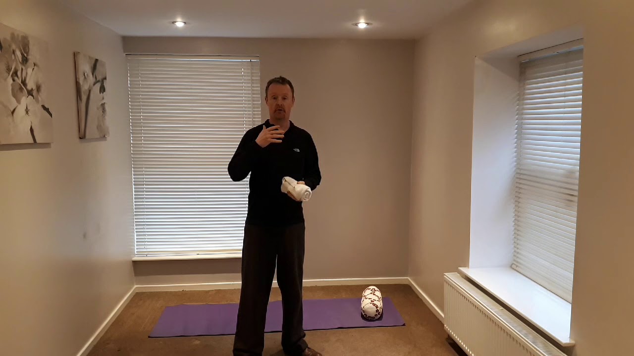TOWEL STRETCH- fixed thoracic flexion. - YouTube