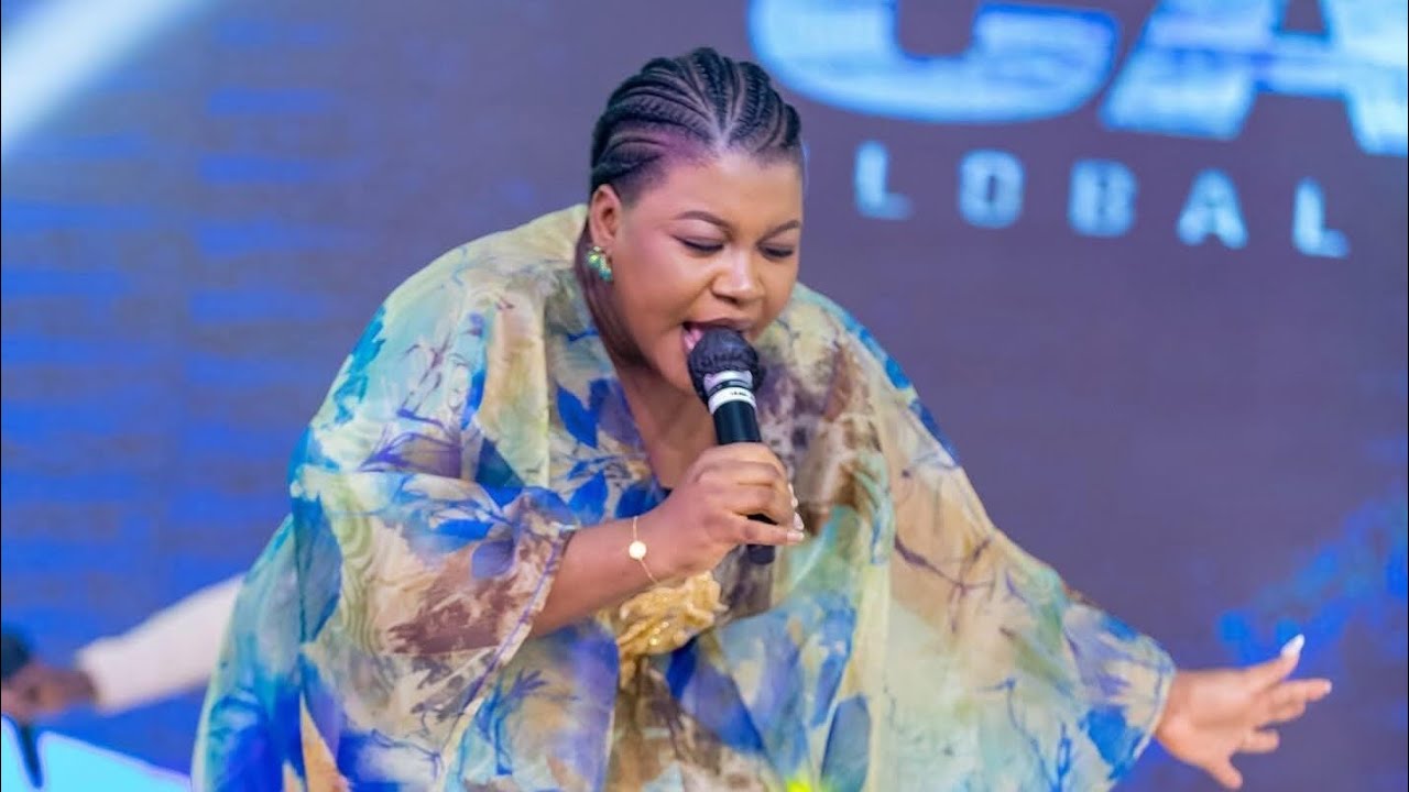 POWERFUL WORSHIP SESSION BY SUNMISOLA AGBEBI. - YouTube
