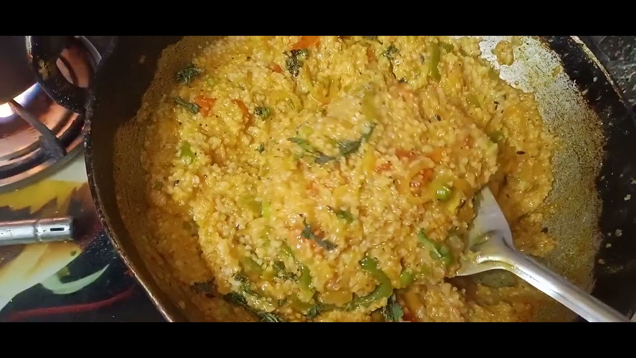 राधे राधे दोस्तो 🙏 आज में बनाने जा रही हु नमकीन दलिया सब्जियों को मिक्स ...