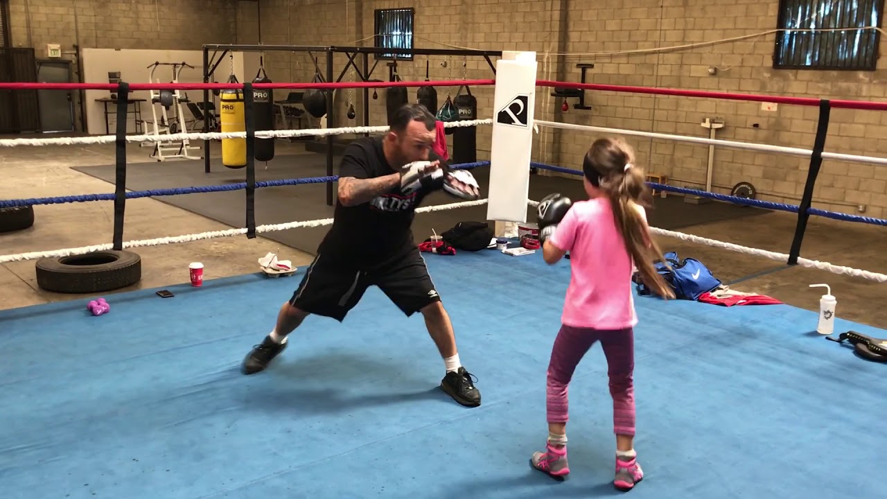 Super fast 5 year old boxer on pads - Jaxon Bowes - YouTube