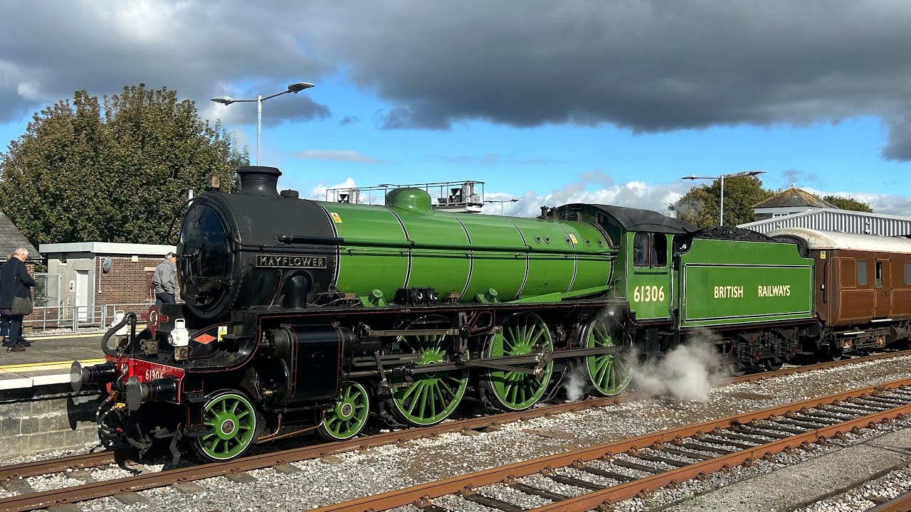The Golden Hind LNER Thompson Class B1 No. 61306 Mayflower @ Plymouth ...