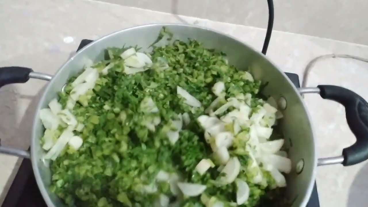 Bengali mula Saag Baja recipe || mulo shak bhaji || @Chumki Rumi - YouTube