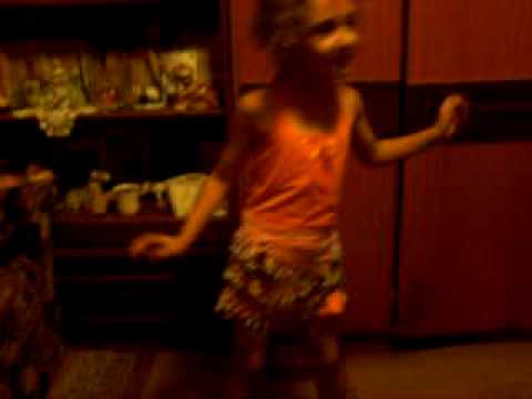 cea mai tare dansatoare la 5 anii madalina