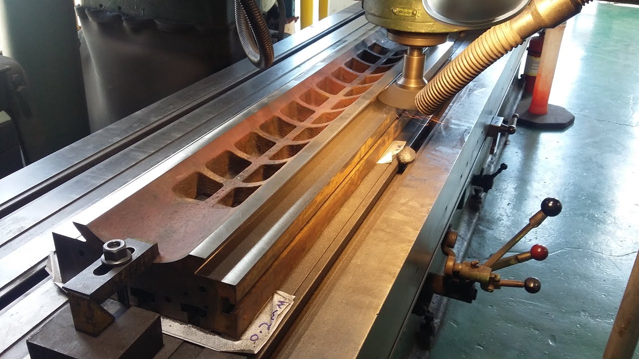 Bridgeport mill ways regrind Photo's - YouTube