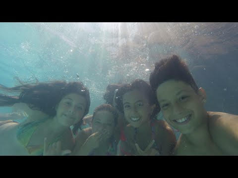 1• DIA NA PISCINA COM AS AMIGAS!!