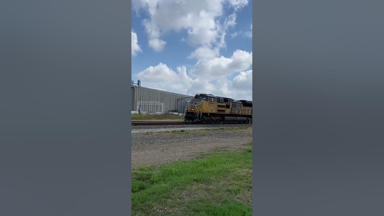 UP 8573 North #unionpacific #uprr #railroad #shorts - YouTube