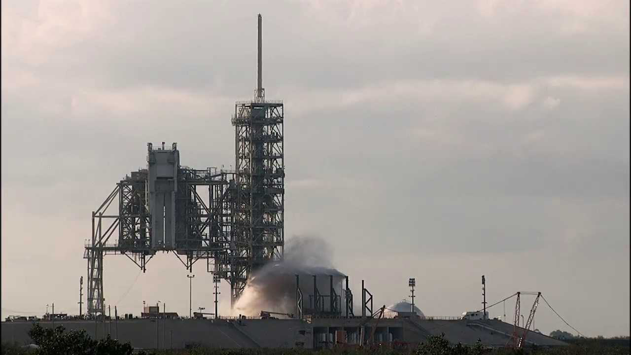 SpaceX Pad 39A Water Deluge Test - YouTube