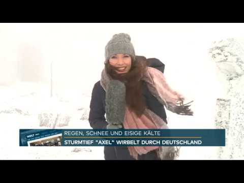 Wetter Moderatorin Susanne Schöne live vom Brocken für TV Sender N24 ...