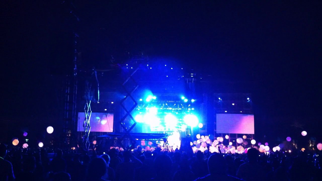 Arcade Fire - Coachella 2011 Finale - YouTube