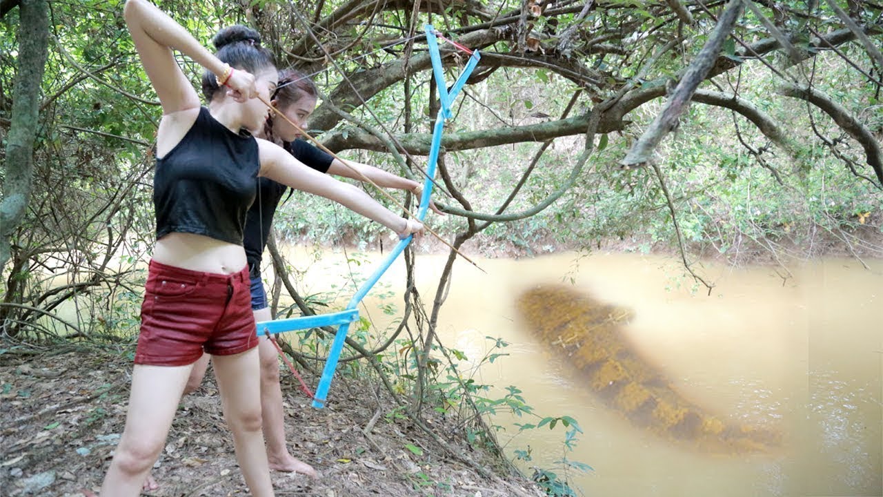 Amazing Girl Uses PVC Pipe Compound BowFishing To Shoot Fish | Khmer ...