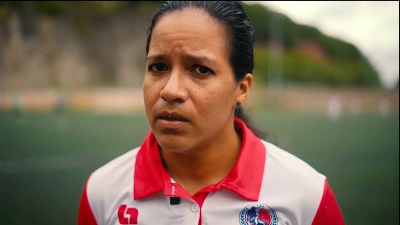 Fabiola Ramos, la hondureña a la que el fútbol le salvó la vida - YouTube