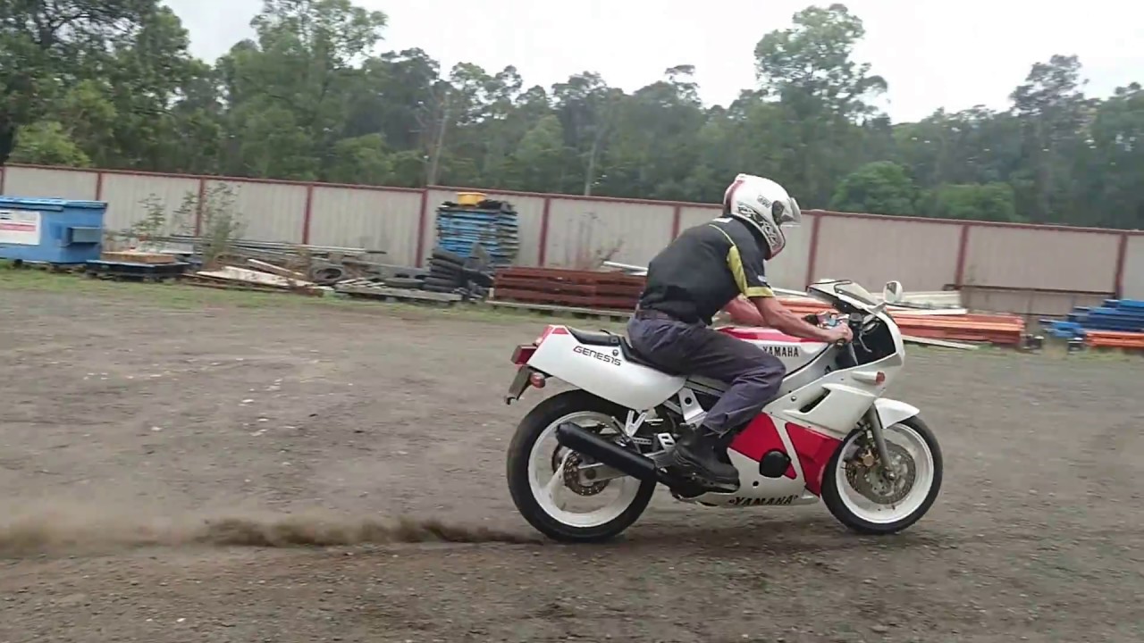 Yamaha FZR400 1986 - YouTube