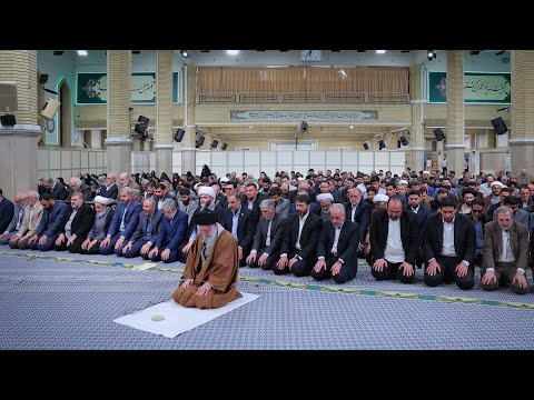 Ayatollah Khamenei leading prayer (2025)🤲| نماز جماعت آیت اللہ خامنہ ای | MuhibaanEditz