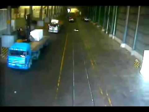 Accident chariot élévateur - YouTube