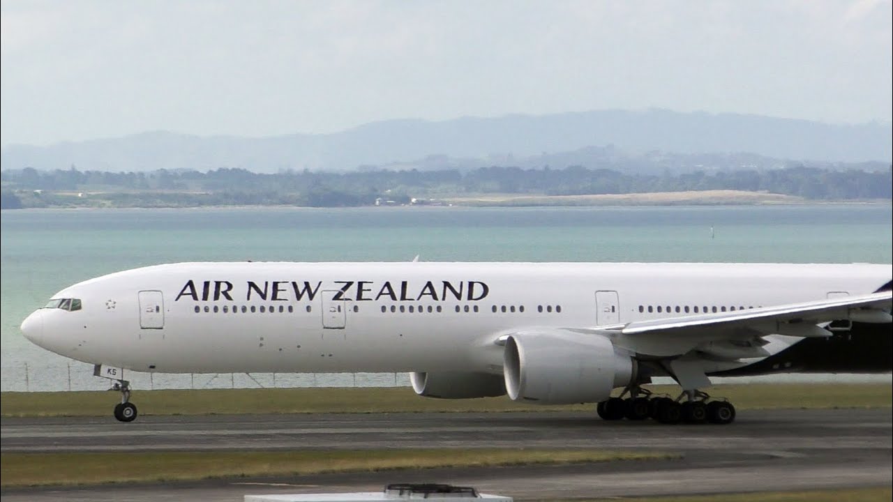 Air New Zealand 777-300ER Takeoff at Auckland Airport - YouTube