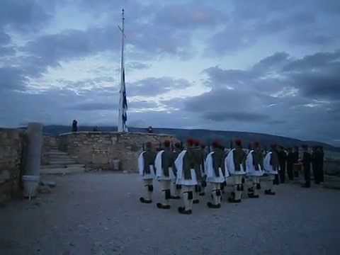 Ακροπολη Υποστολη Σημαιας 26/10/2014 - YouTube
