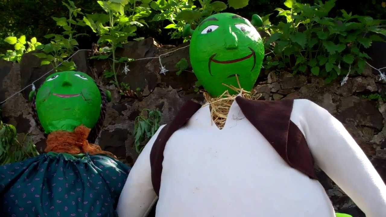 Shrek And Fiona Scarecrow Festival Newburgh Fife Scotland - YouTube
