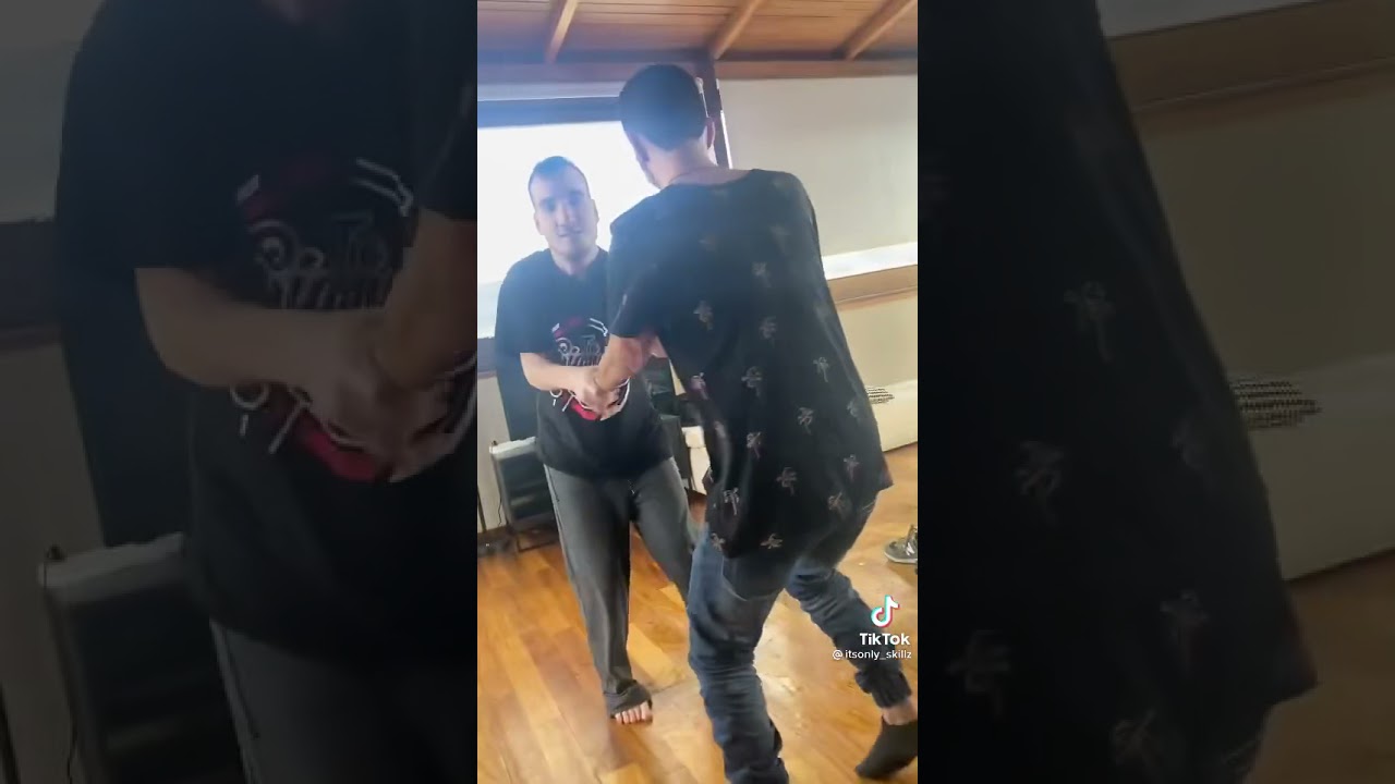 TikTok Του ItsOnlySkillz μαζί με Solomon - YouTube