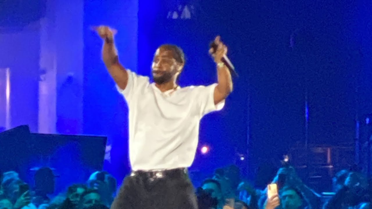 Big Sean performing Dance (A$$) live at iHeartRadio Music Festival 2024 ...