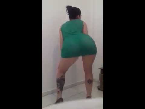 BRANQUINHA GOSTOSA DANÇANDO FUNK DE VESTIDO MOSTRANDO A CALCINHA