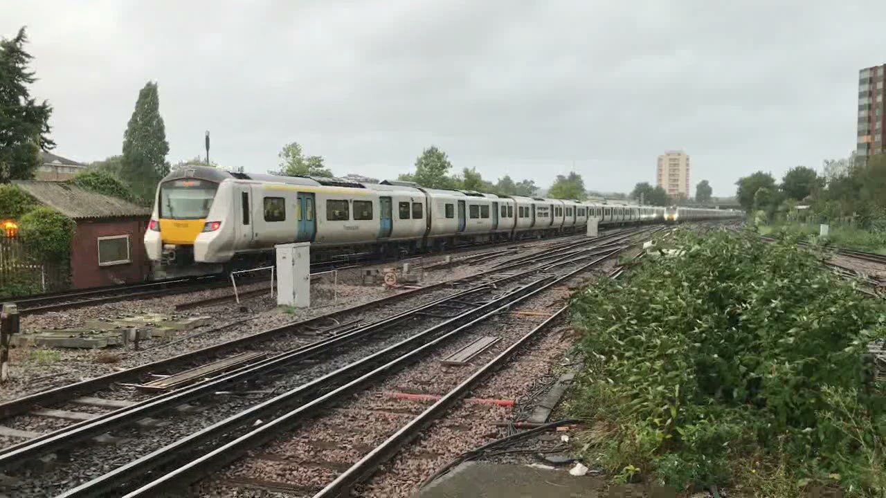 Trains at East Croydon railway station (30/09/2021) - YouTube