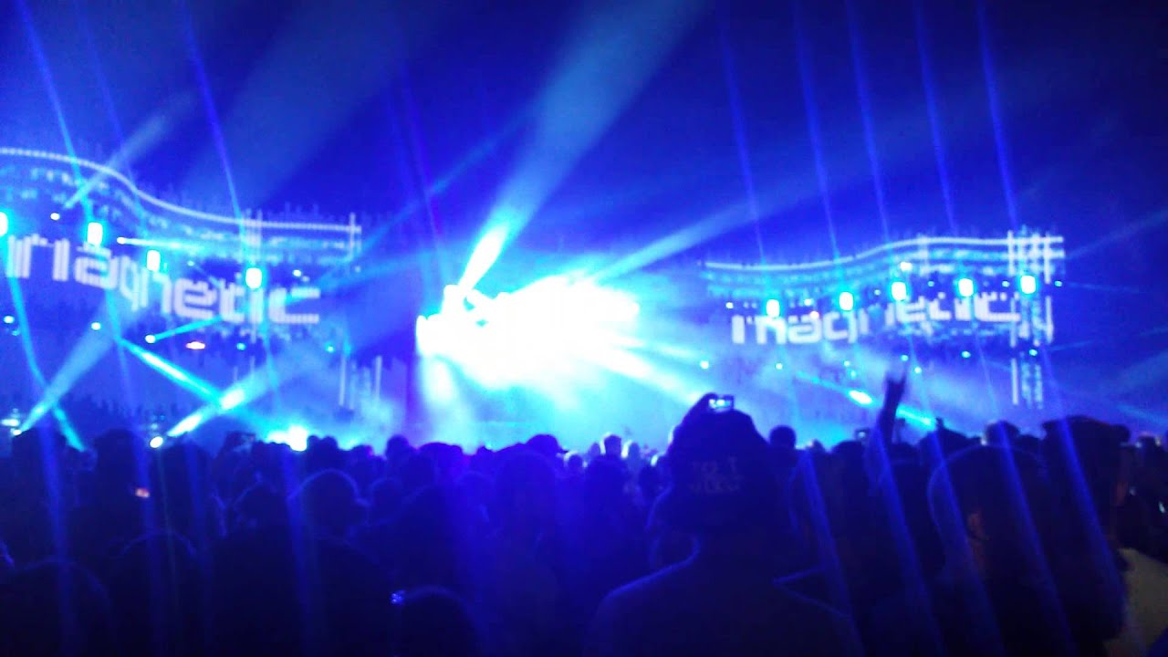 Moonbootica Live @ Electro Magnetic Festival '15 - YouTube