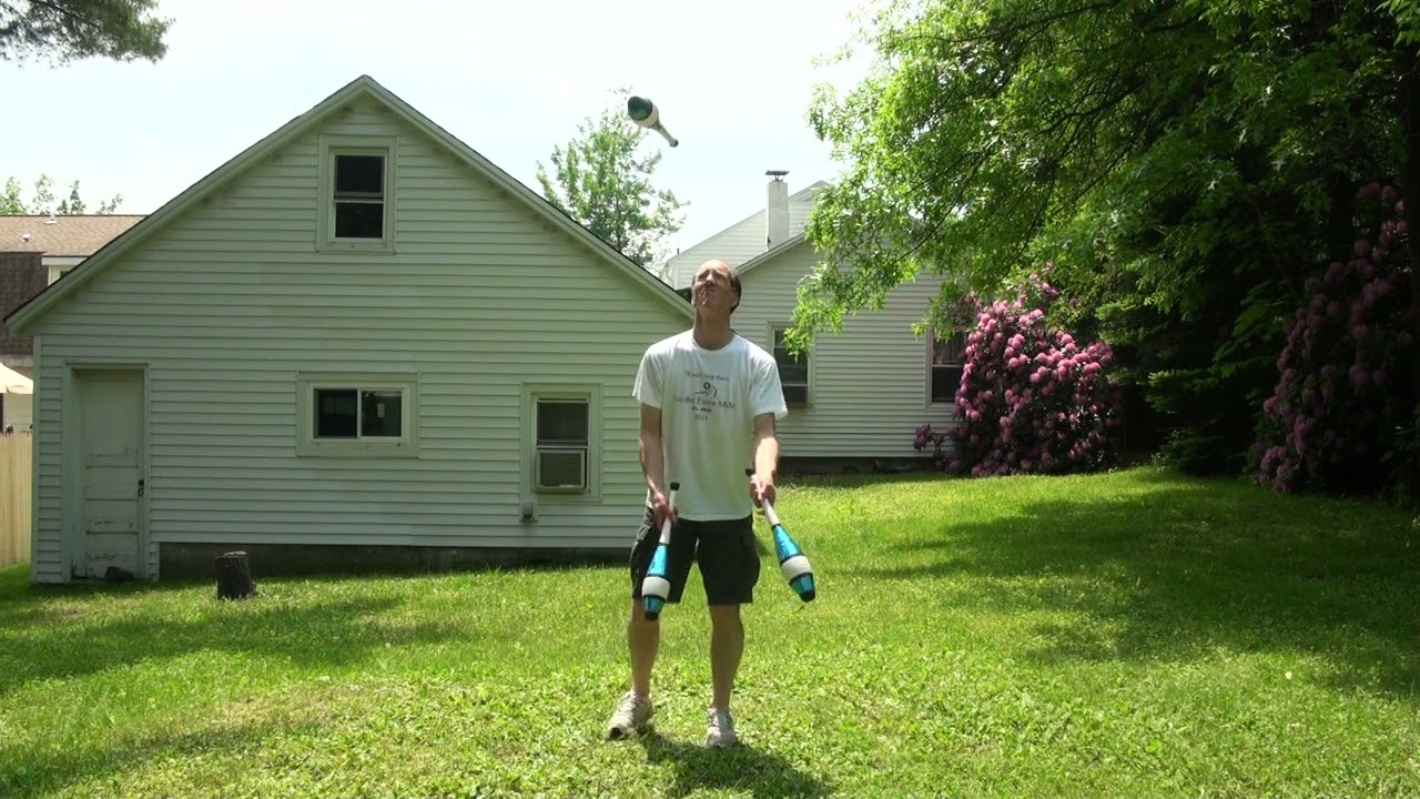 Juggling routine with basic 3 club juggle moves for 90 seconds - YouTube