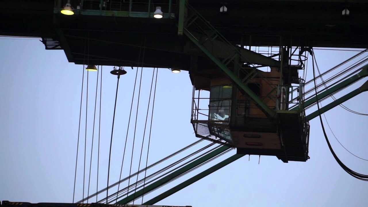 Singapore, Tanjong Pagar Terminal, container crane, close up - YouTube