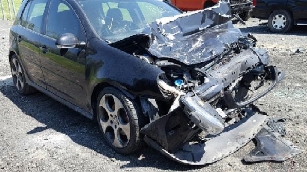 Crazy accident Golf GTI at high speed but there is no accident - YouTube