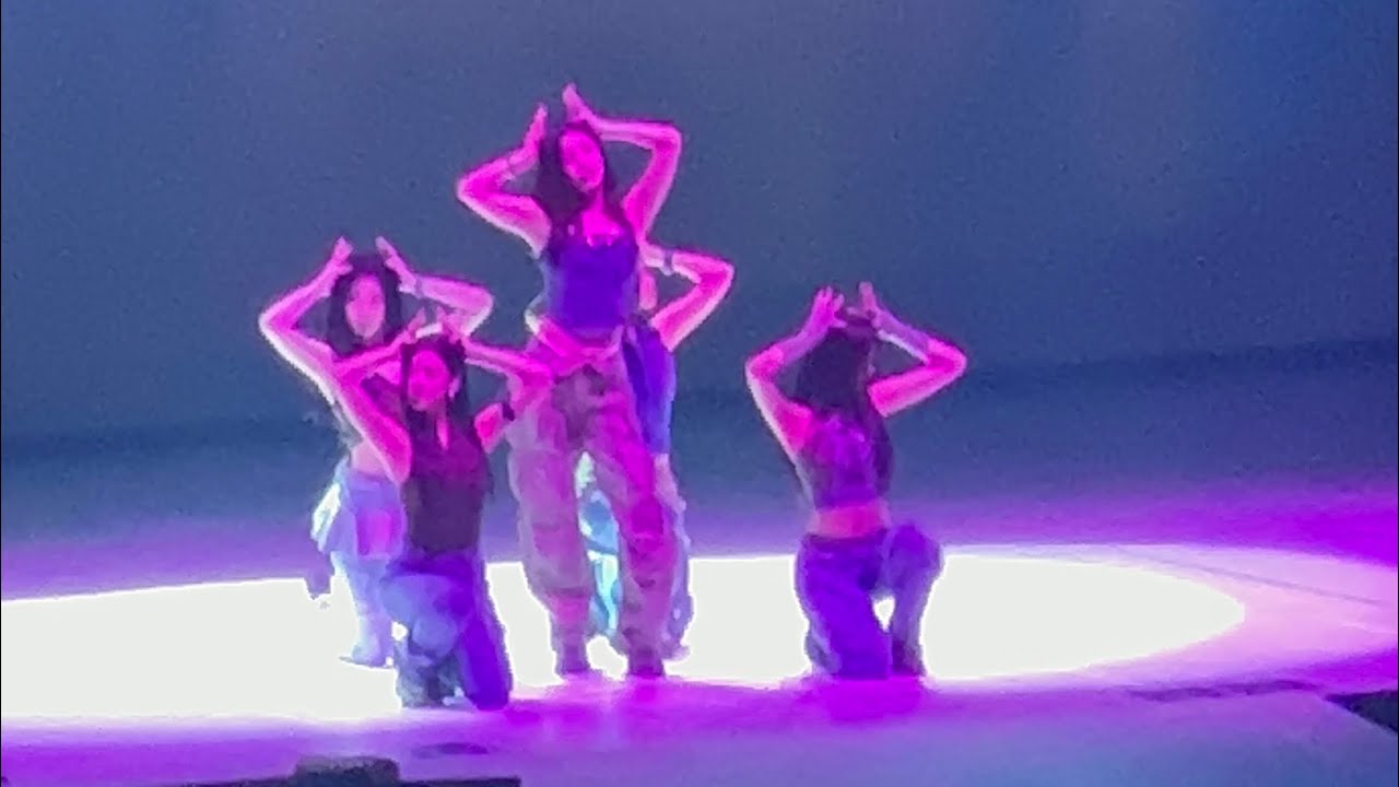 ITZY the 1st WORLD TOUR “Checkmate” in Manila DAY 1 - Loco & Not Shy ...