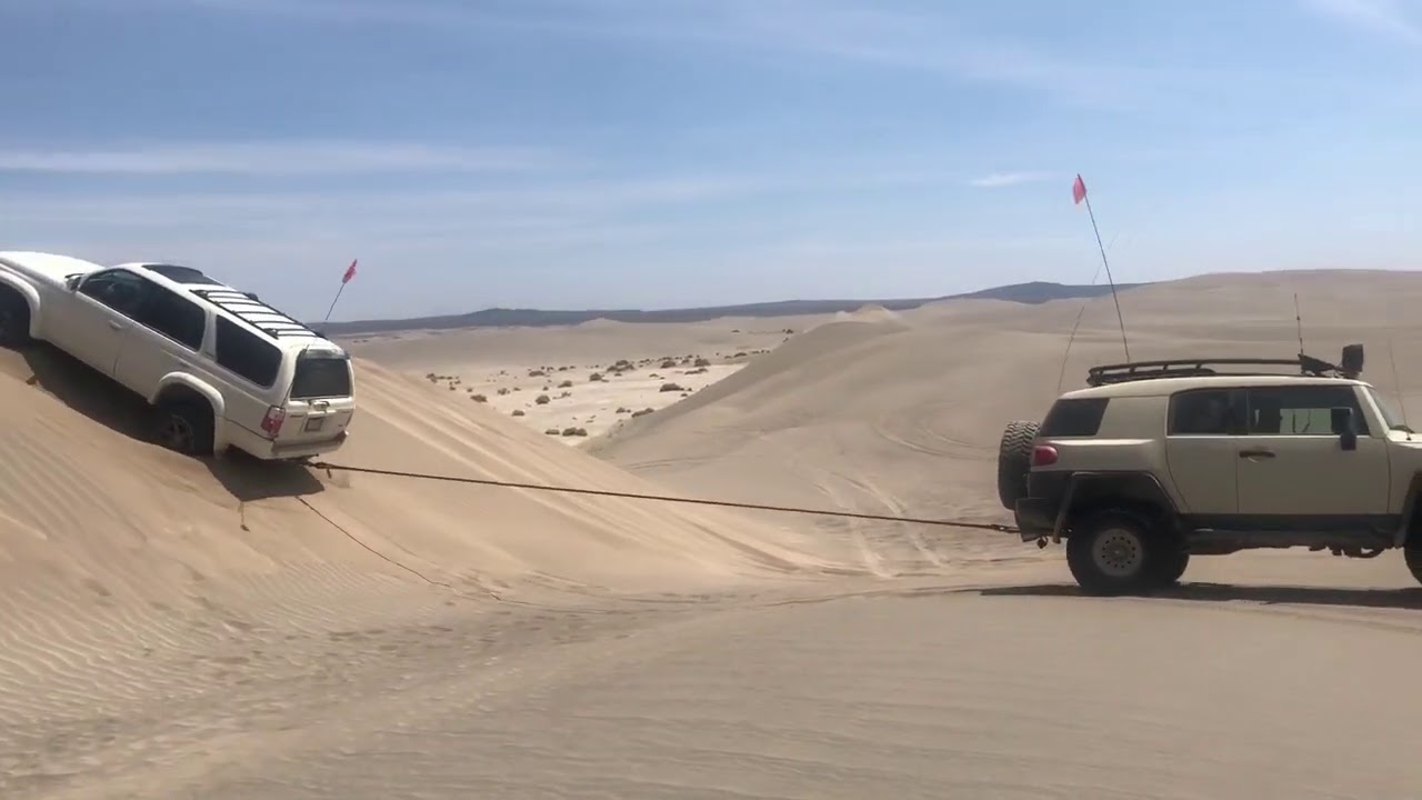 4Runner and FJ Cruiser at Christmas Valley sand dunes - YouTube