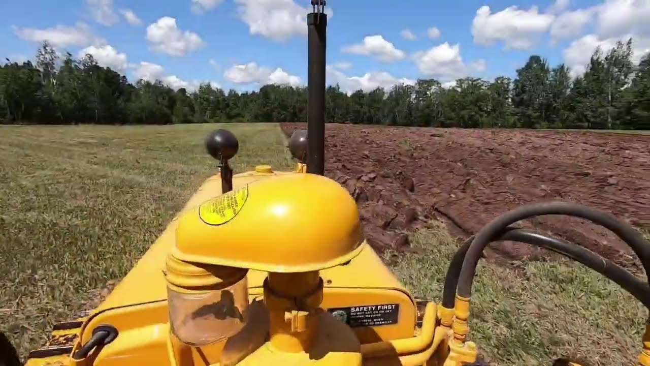 Caterpillar D2 #5U7066 - Plowing The Field With The IH No.8 Little ...