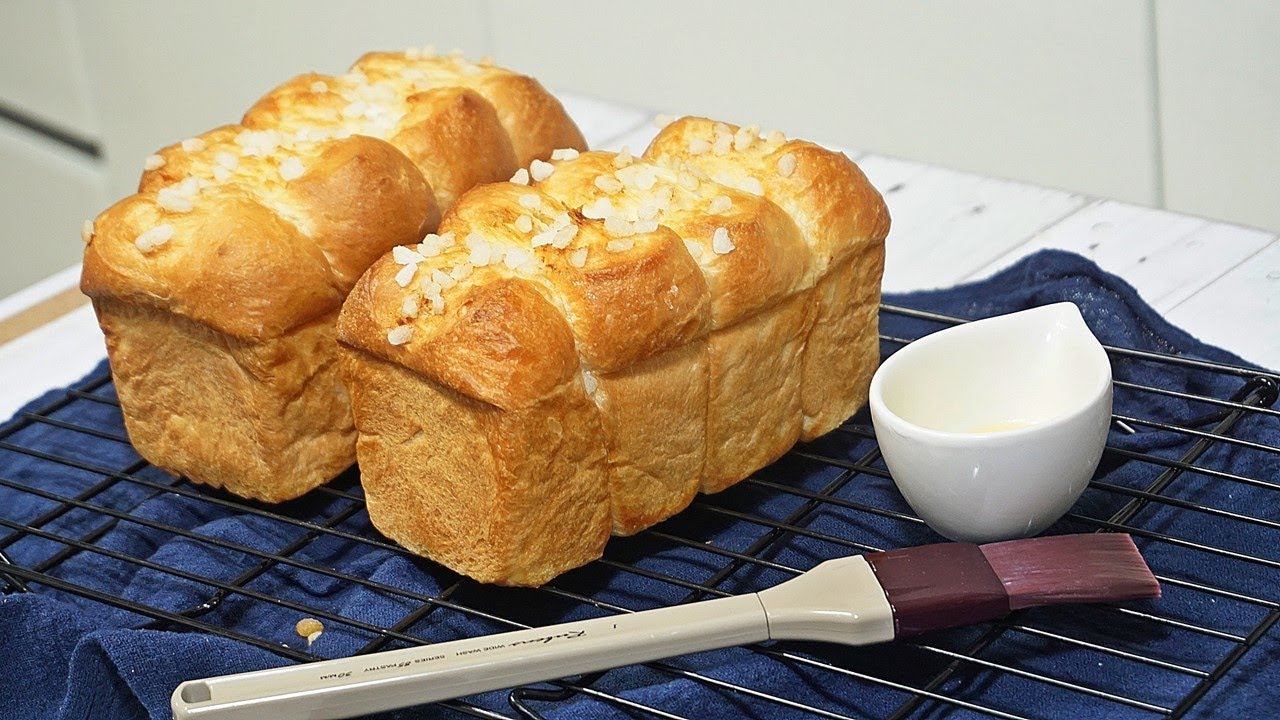 Super Soft butter bread recipe 호텔식빵 버터식빵 만들기 No Eggㅣ베이킹로시 - YouTube