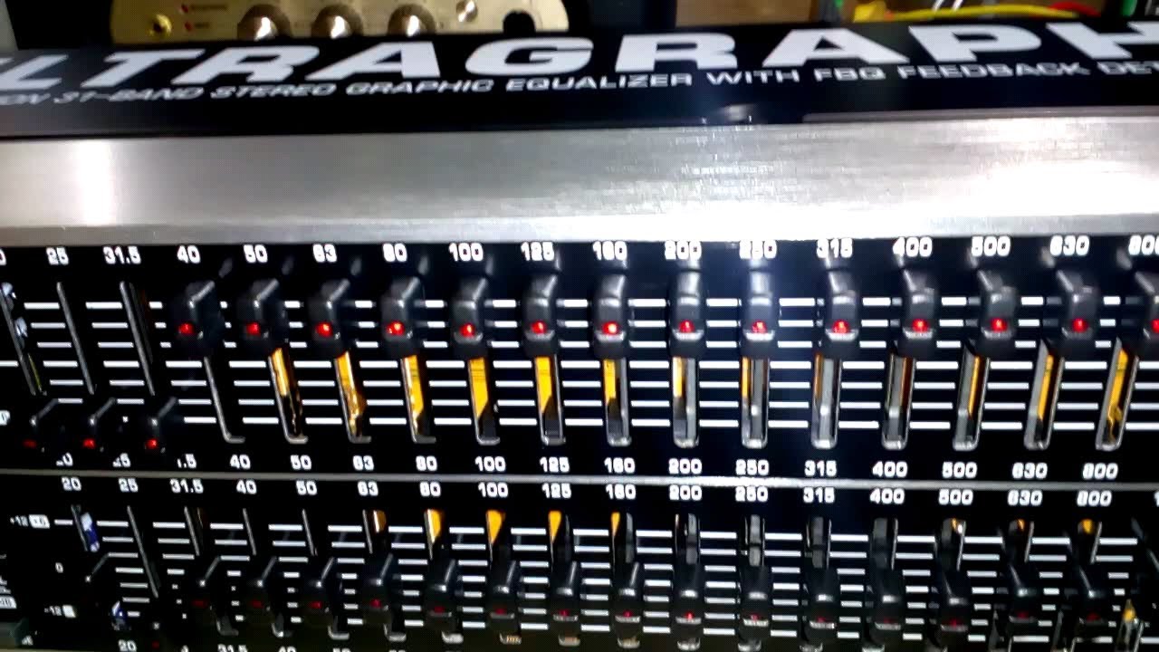 ULTRA GRAPH PRO behringer - YouTube