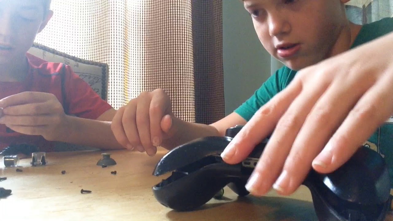 Destroying Xbox 360 controller - YouTube