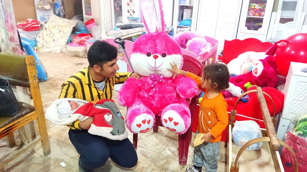 Documentary about the life of Abbas and his children/Abbas going to the ...