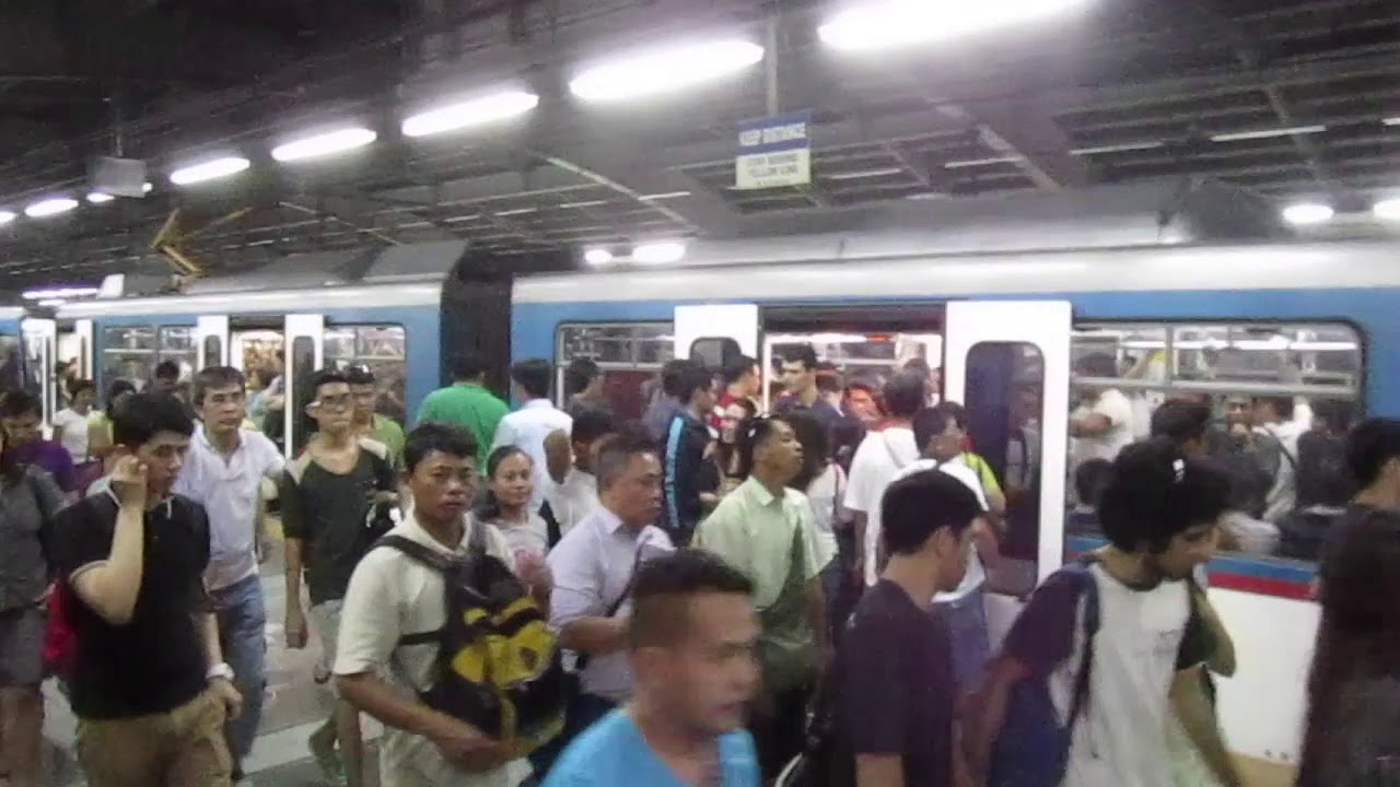 metro manila crowded mrt - YouTube