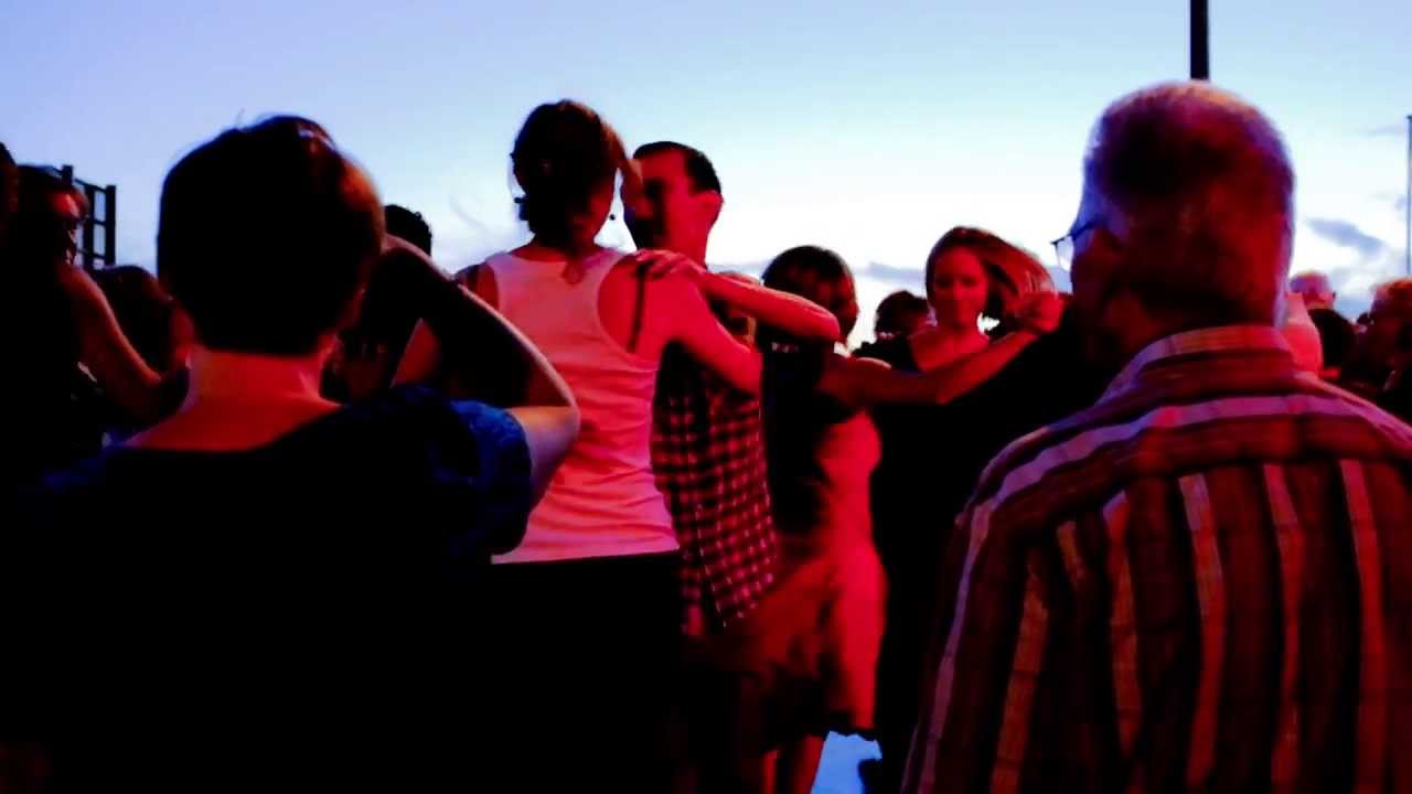 Antwerpen danst (Frisse Folk dansinitiatie) 15/08/2013 - YouTube Music