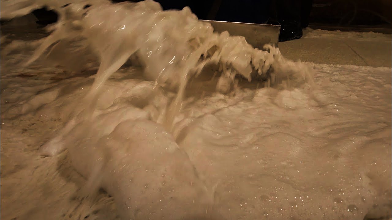 Hidden Gem Carpet Revealed: Footage of a Filthy Rug's Deep Clean ...