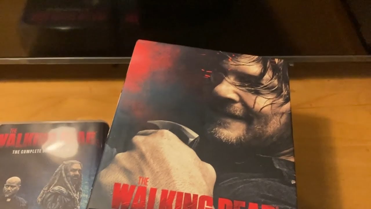 The Walking Dead season 1-10 box set dvd + comic book collection - YouTube