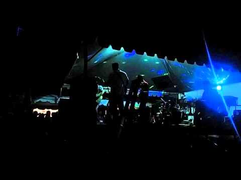 Goyang Dumang (live band chini)
