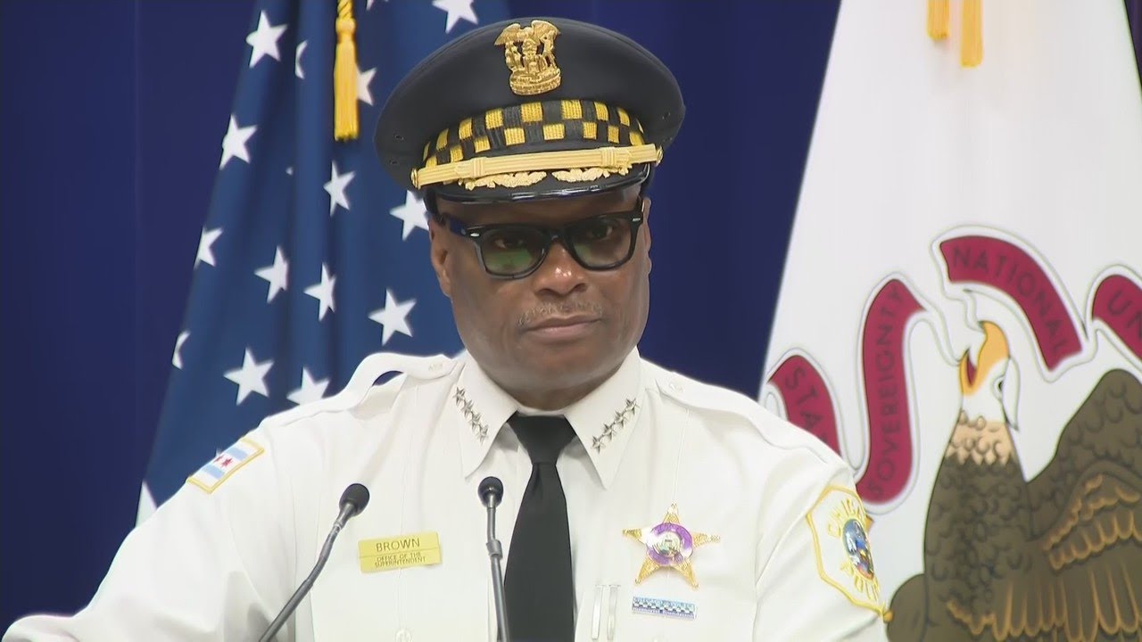 Convicted felon charged in Chicago machete robberies - YouTube