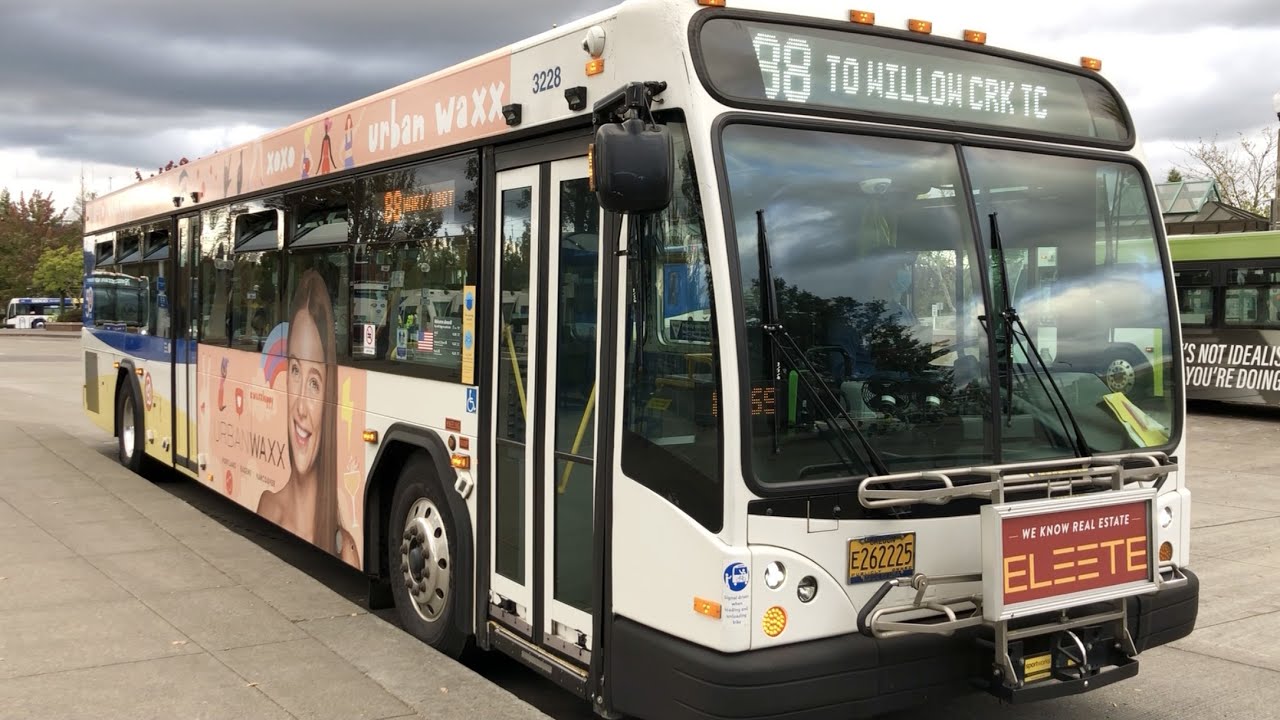 TriMet 2014 Gillig Low FloorBRT #3228 on line 88 - YouTube