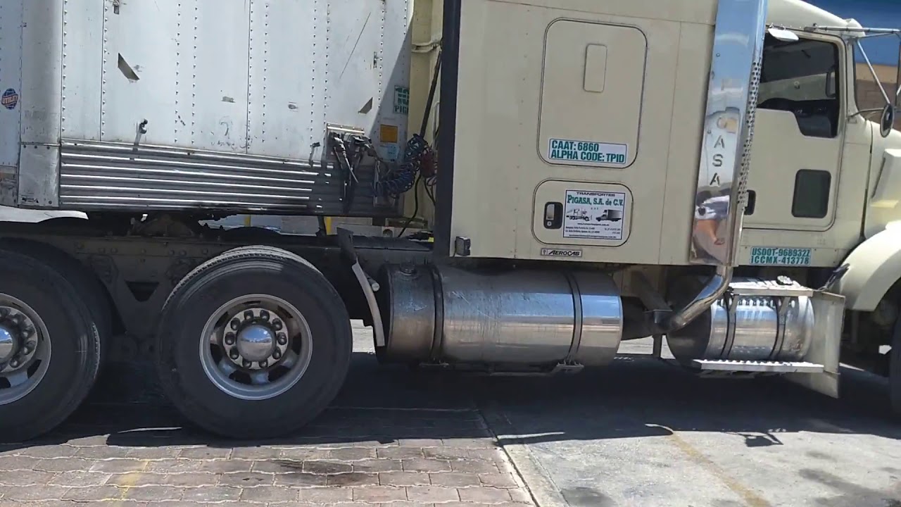 Maniobra de reversa en trailer principiante - YouTube