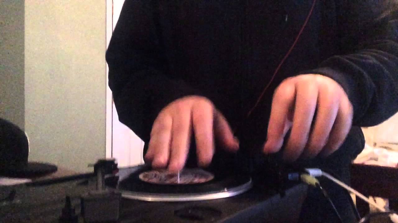 Dj Ragz messing with the portable turntable and raiden fader - YouTube
