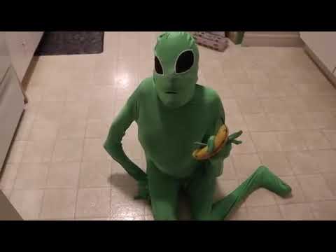 Ricky Au Alien 👽 - YouTube