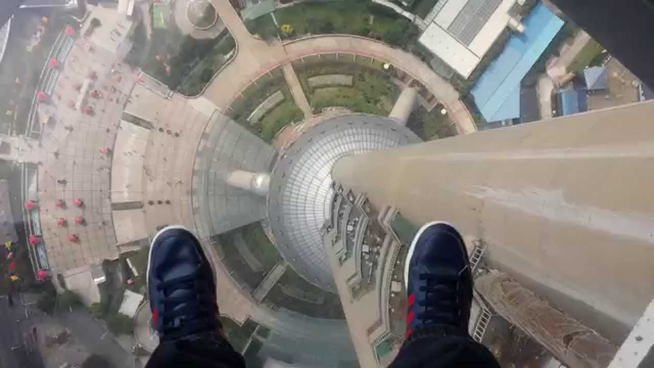 Glass floor at 267 meters | The Oriental Pearl Tower in Shanghai - YouTube